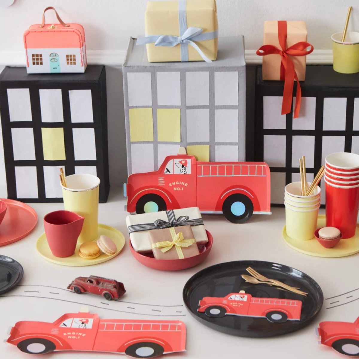 Choisissez la Fête Thème Camion Pompier - Les Petits